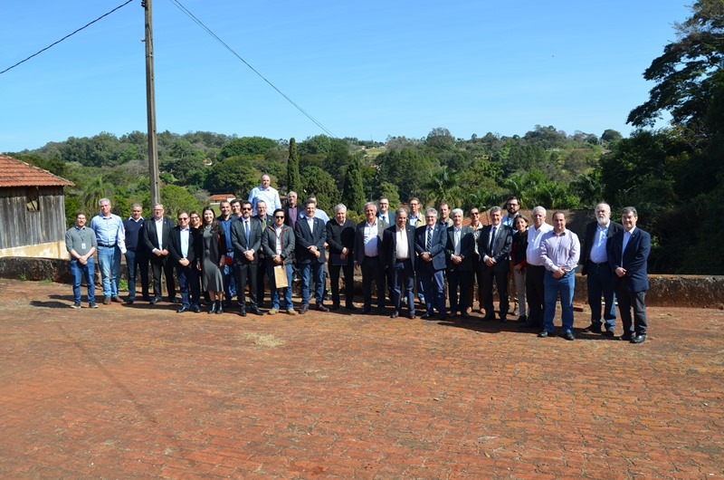 Secretário de Agricultura do Estado visita fazenda da Unesp em Botucatu ...