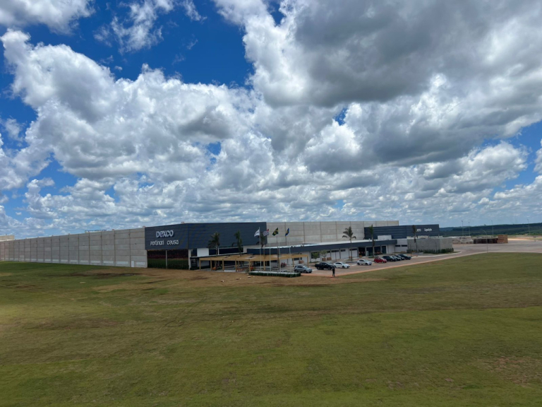 Dexco apresenta sua gigantesca e tecnológica fábrica em Botucatu